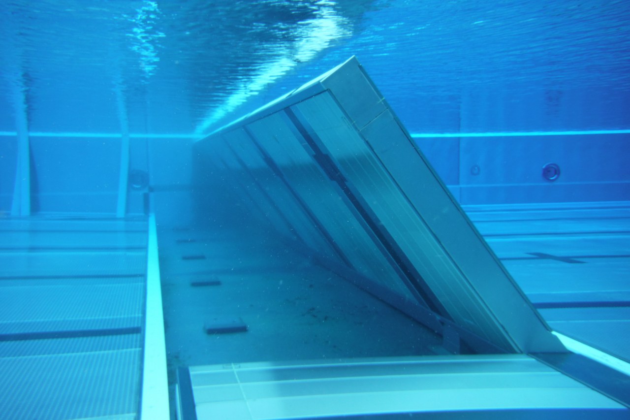 Hinged bulkheads - for swimming pools